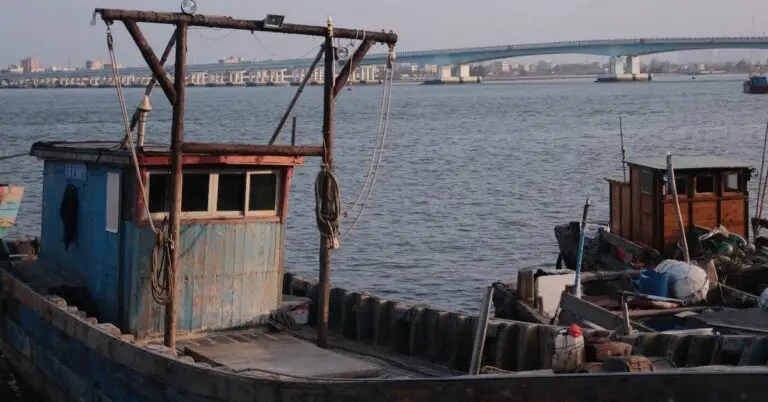 barge in: Idiom Meaning and Origin - The Village Idiom