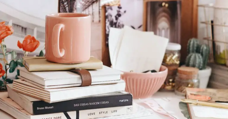 chicken scratch: Idiom Meaning and Origin - The Village Idiom