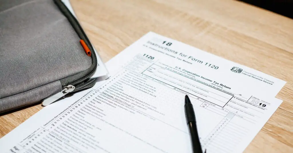 in the hole: Idiom Meaning and Origin - The Village Idiom