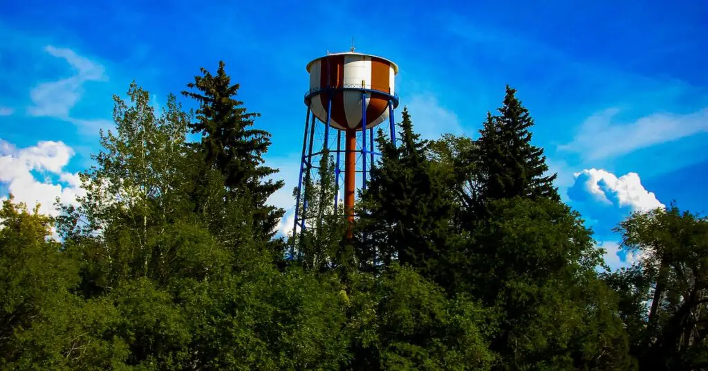 gloss over: Idiom Meaning and Origin - The Village Idiom