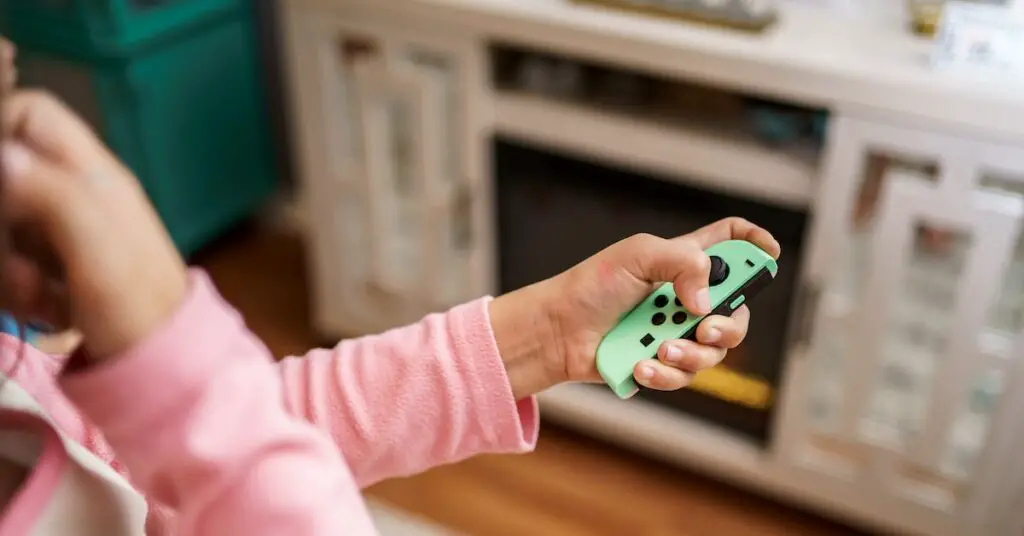 play someone like a fiddle: Idiom Meaning and Origin - The Village Idiom