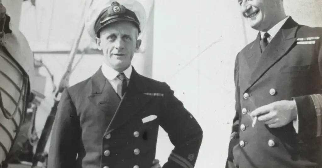 keep one's head down: Idiom Meaning and Origin - The Village Idiom